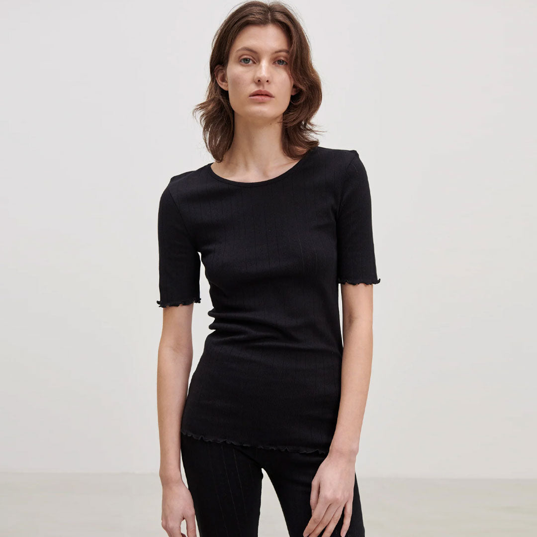 SKALL STUDIO t-shirt: feminin Edie pointelle t-shirt - sort – HAUSFRAU